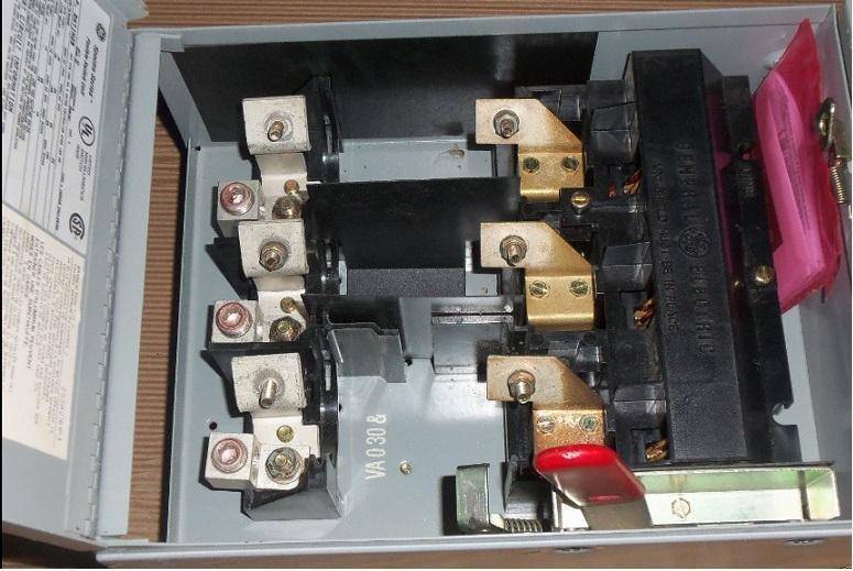 GE Spectra™ ADS26060HSFP Type ADS Fusible Panelboard Disconnect Switch ...